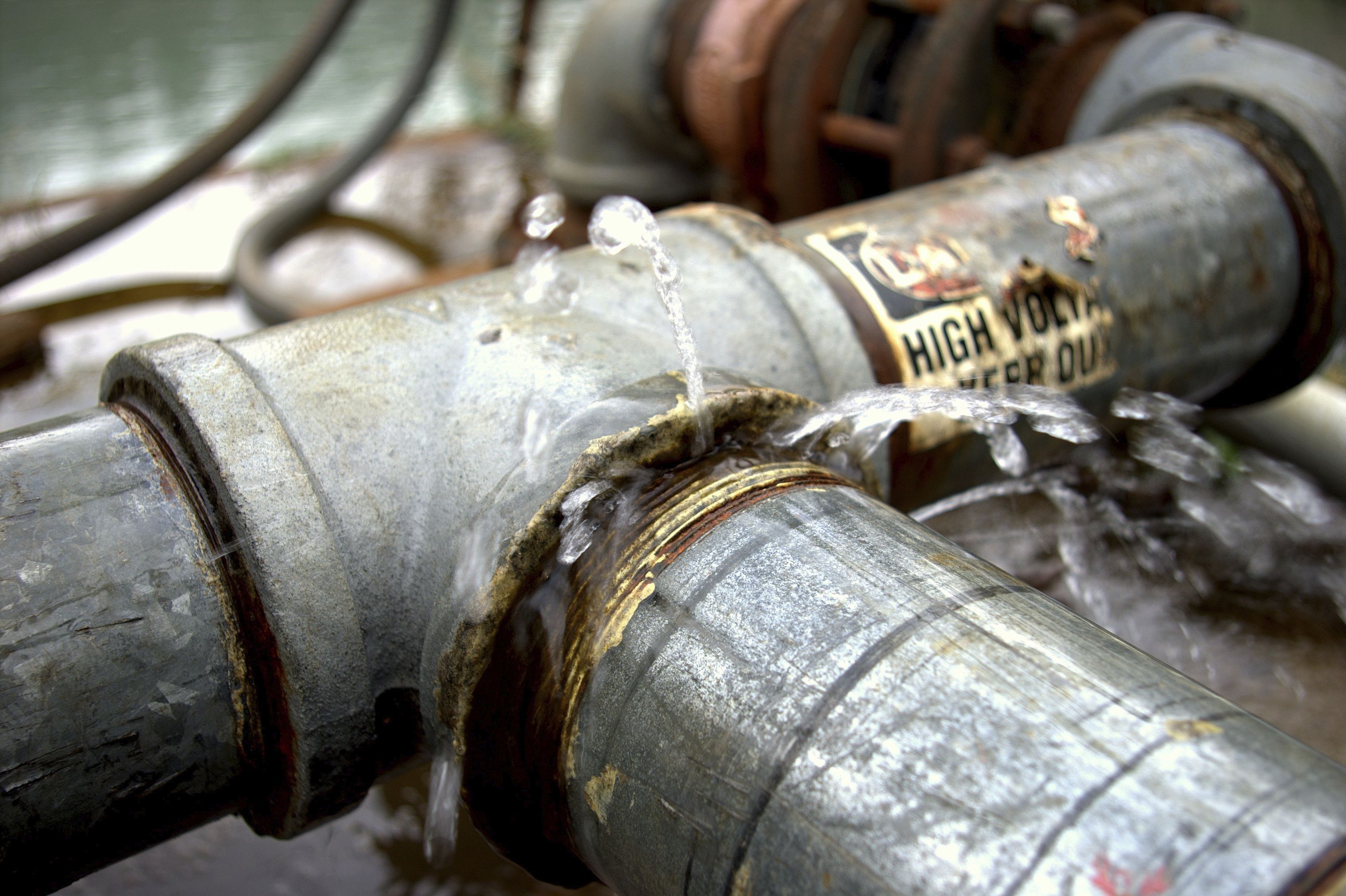 How Two-Sided Marketplace Can Prevent Disintermediation (Platform Leakage)